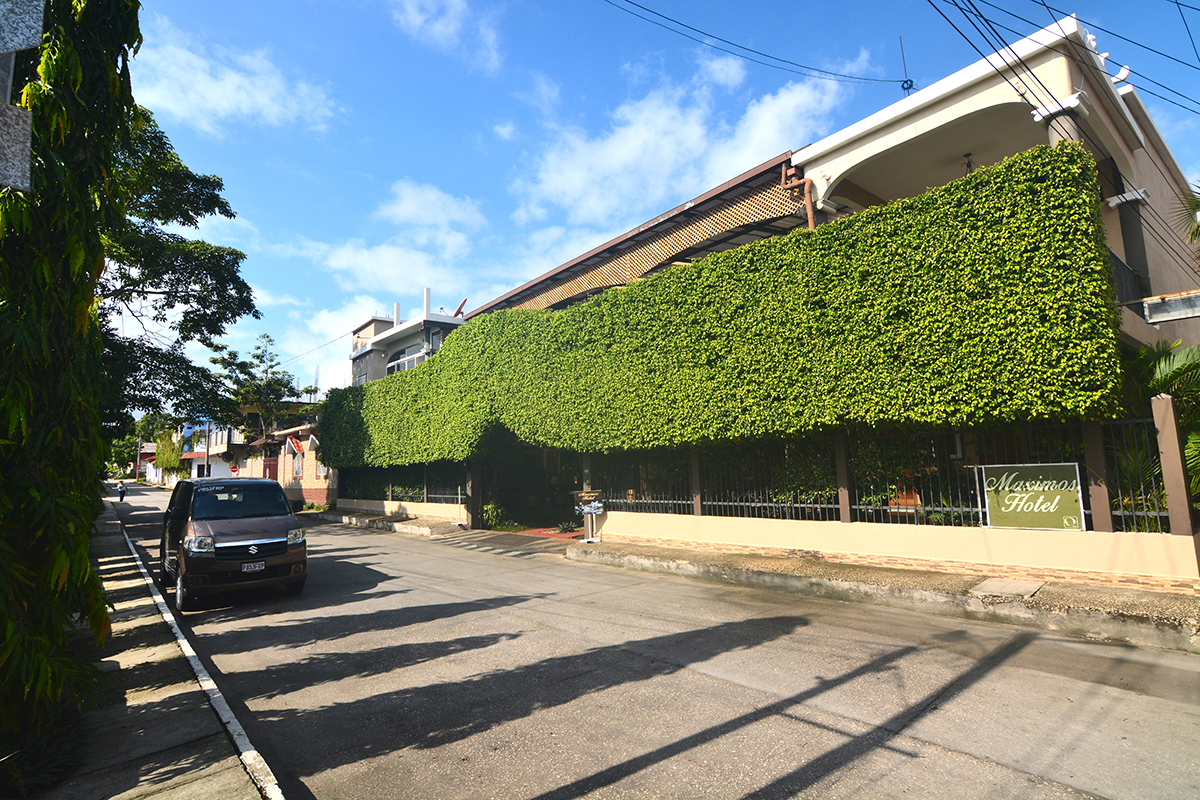 Quienes Somos - HOTEL MAXIMOS PETEN