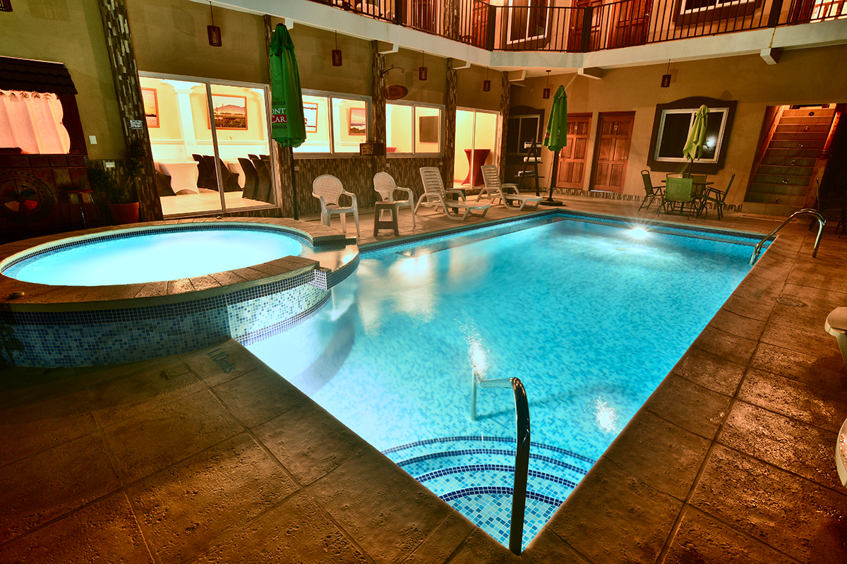 Piscina - HOTEL MAXIMOS PETEN