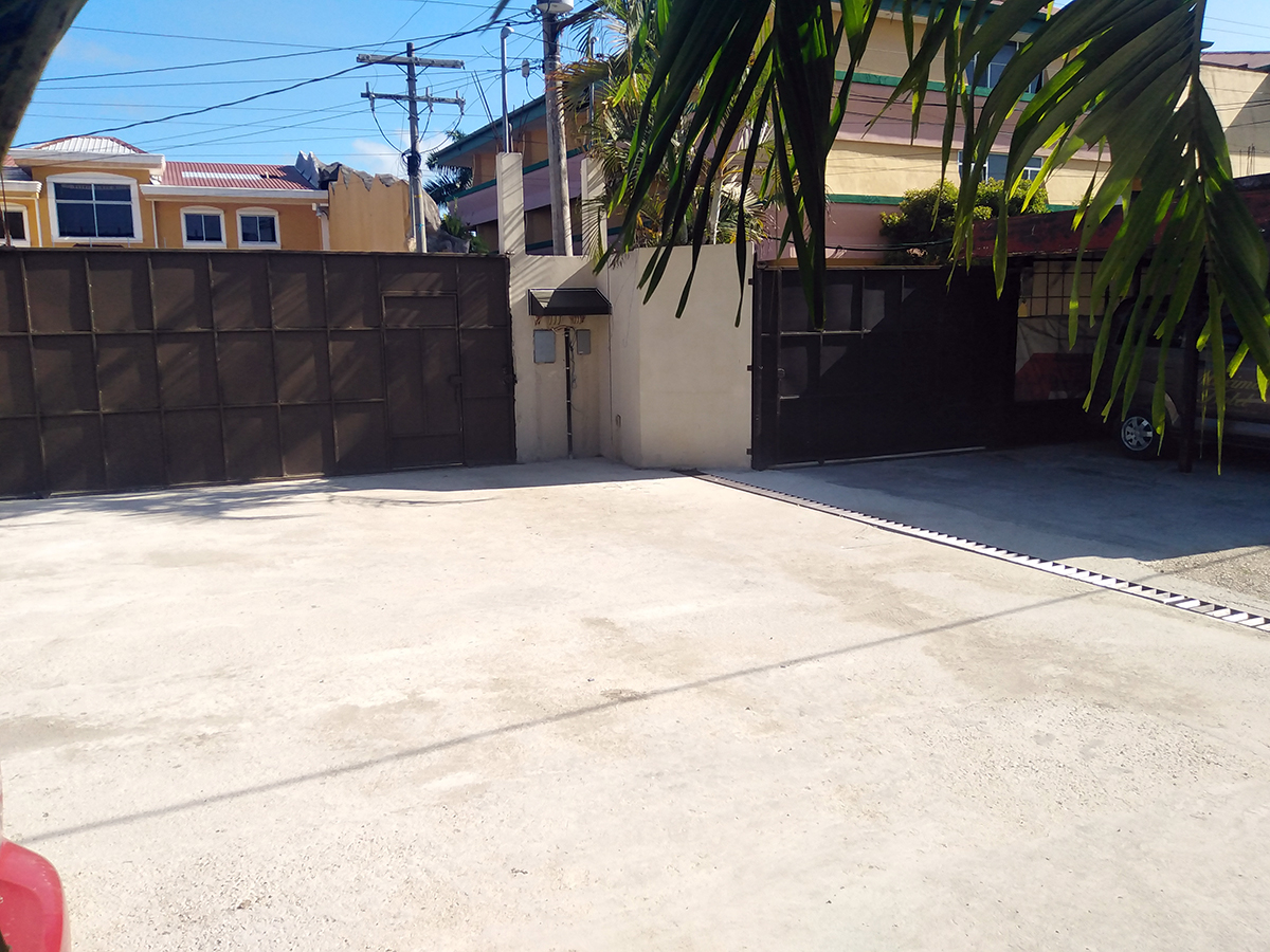 Amplio Parqueo - HOTEL MAXIMOS PETEN